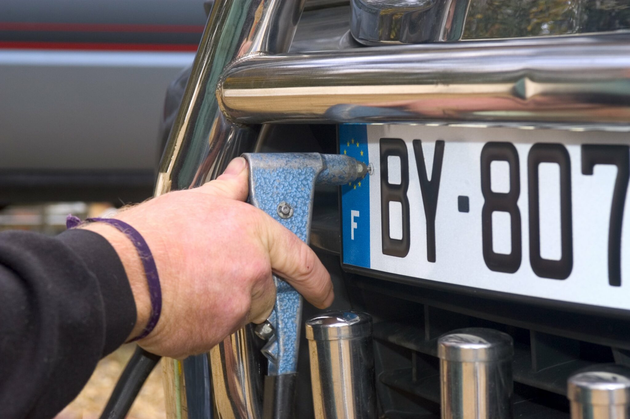 How To Fit Number Plates - Number Plate Clinic